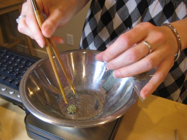 How To Make and Cook With THC Coconut Oil - MjLink Cannabis Business ...